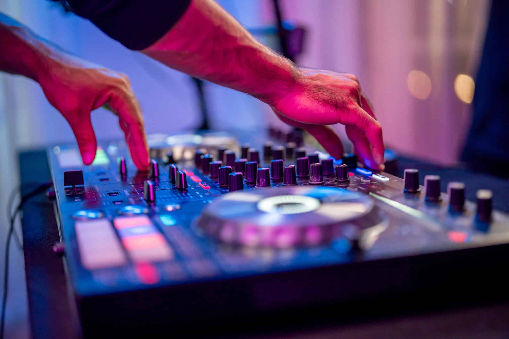 Weddings • Top Hat Entertainment